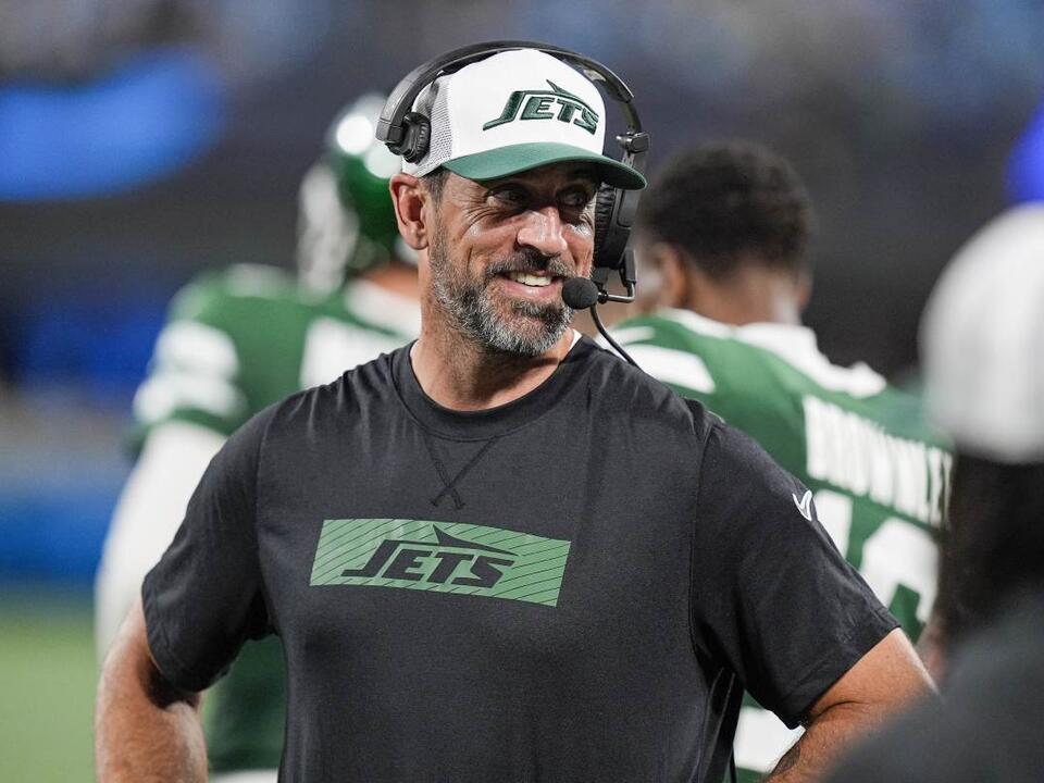 Aaron Rodgers Causing ‘Complete Disarray’ for Jets?