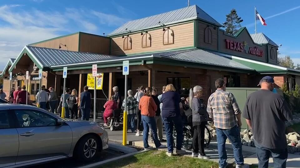 Inside Look: Texas Roadhouse opens its doors in Bellingham - NewsBreak