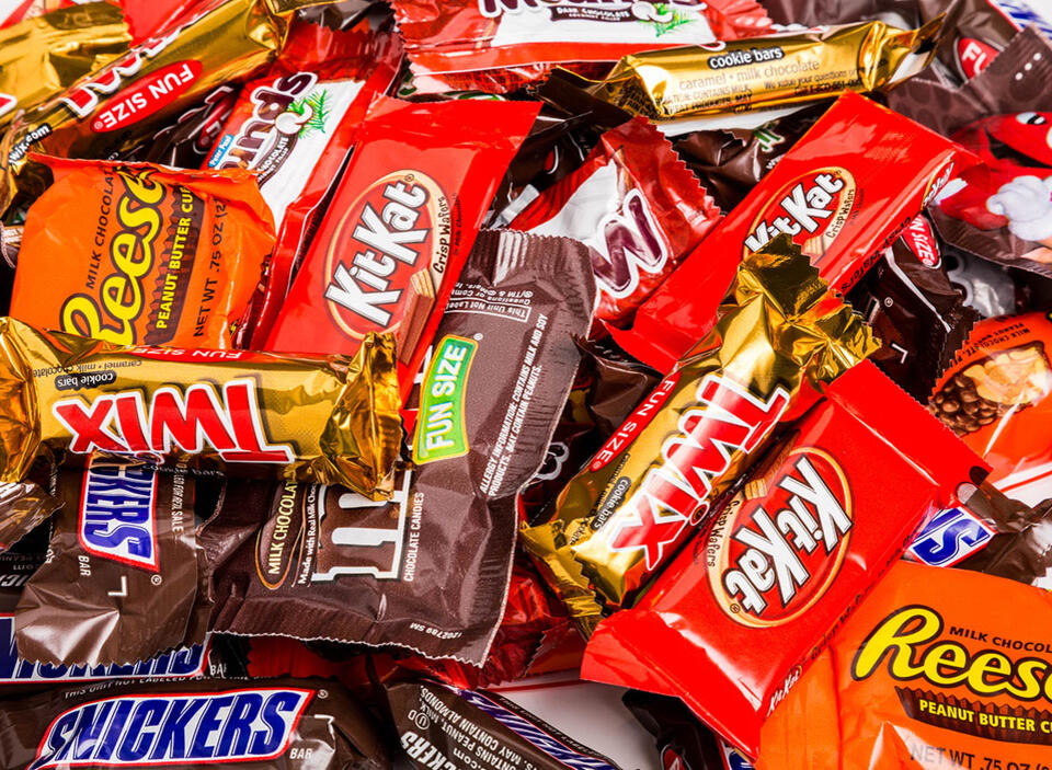 7 Popular Candy Bars Ranked From Worst to Best by Shoppers - NewsBreak