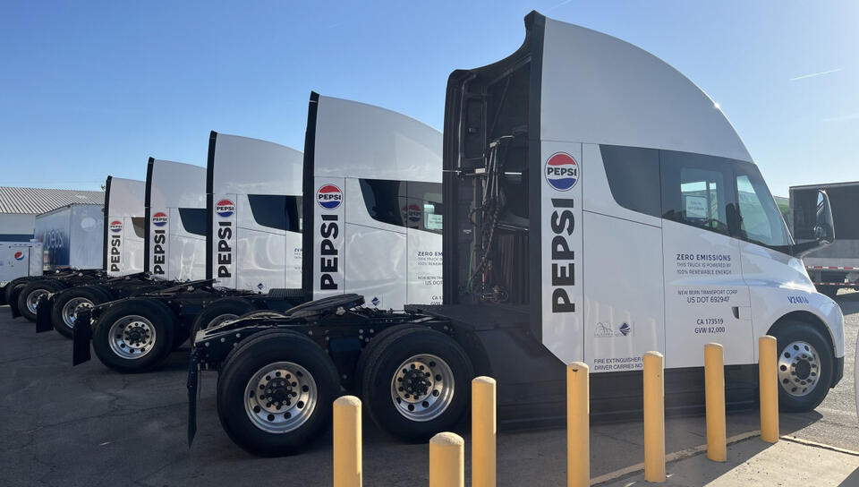 Soon on All Highways of the USA: Tesla Reveals Semi's Official ...