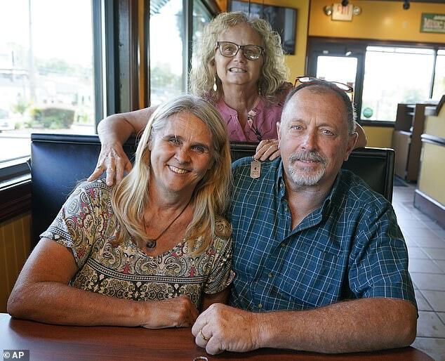 'We call ourselves kidney sisters!' Selfless Florida woman, 56, donates ...
