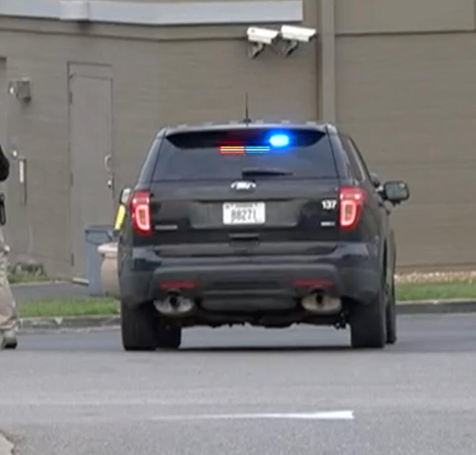 Armed suspect told KC bank teller to give me the “hundreds” - NewsBreak