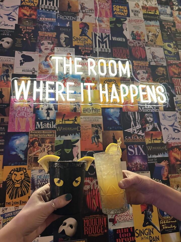 New space for Chicago theater geeks: Broadway Sing-Along Bar - NewsBreak