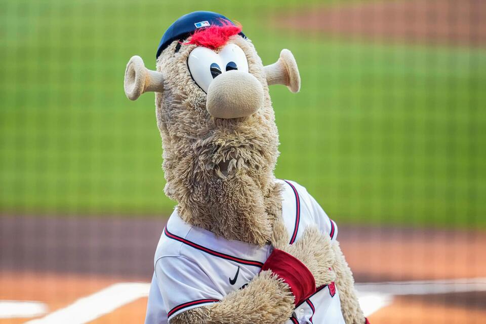 Watch: Braves mascot Blooper smashes his own bobblehead in attempt to ...