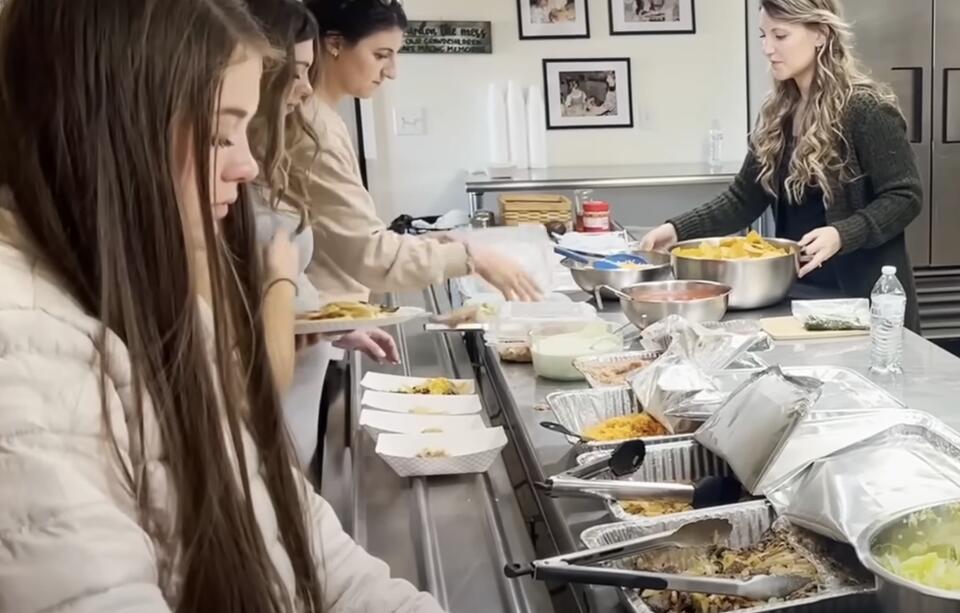 Jinger Duggar’s Birthday Vlog Seems To Confirm Lauren Duggar Is ...
