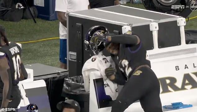 Derrick Henry goes viral for sideline 'temper tantrum' as Ravens star ...