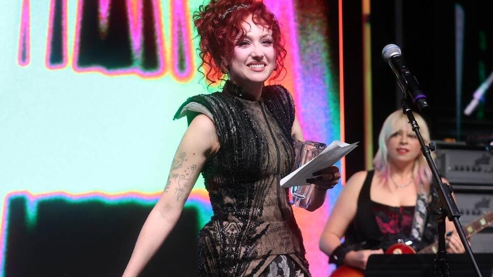 Chappell Roan Lights Up the 2026 Resonator Awards in Sheer Look - NewsBreak