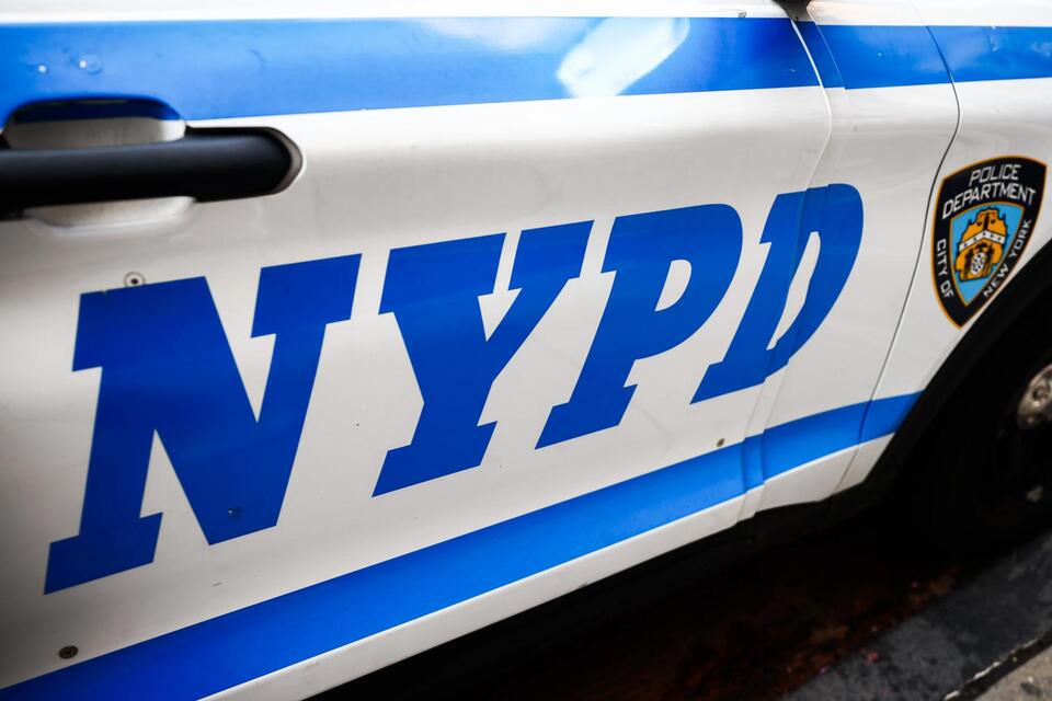 MTA vehicle flips into NYPD cruiser in Queens-Midtown Tunnel - NewsBreak