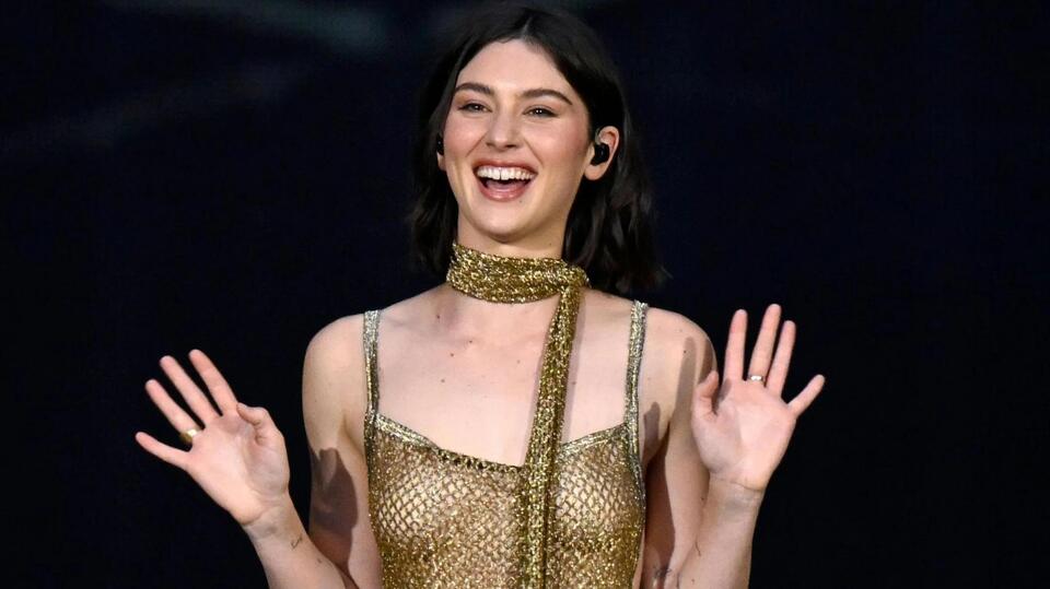 Gracie Abrams Net Worth 2025: From Barnard College to Billboard Stardom ...