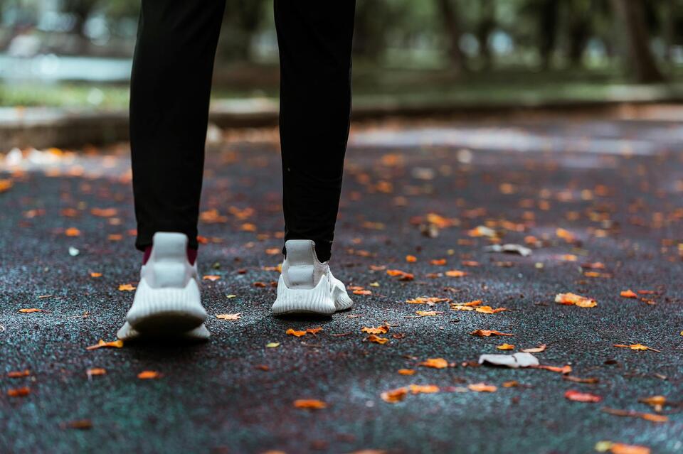 8 Quiet Ways Your Daily Walk Can Help or Hurt Your Health - NewsBreak