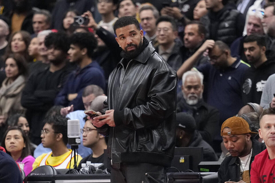 Drake Unveils “$OME $EXY $ONGS 4 U” Tracklist - NewsBreak
