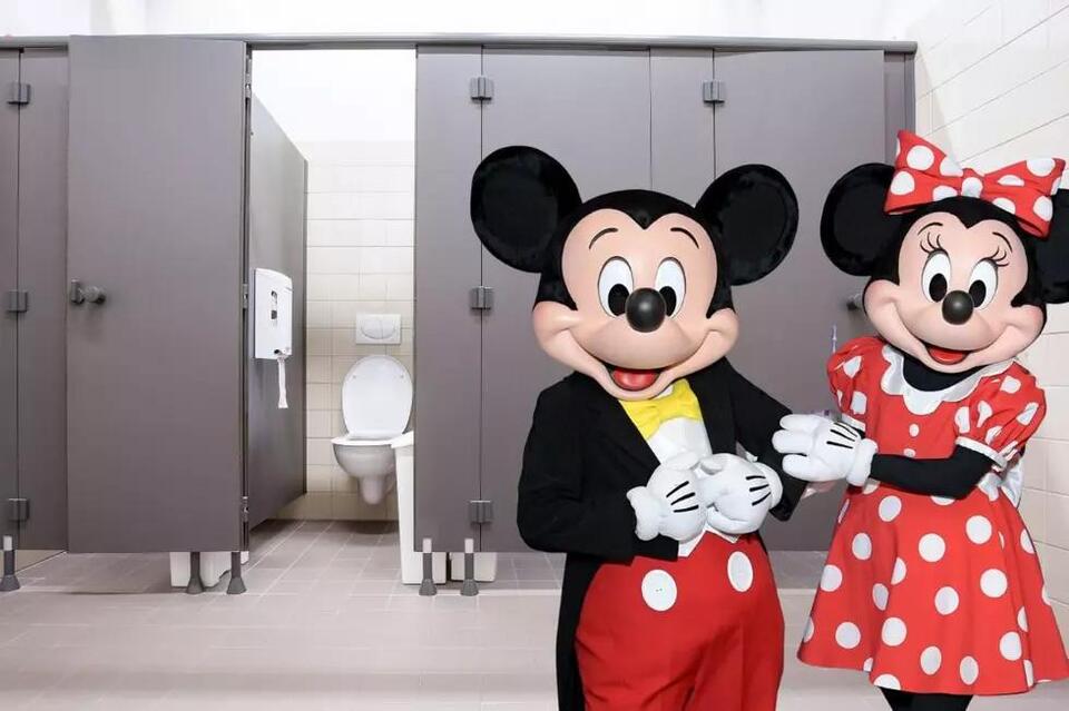 This Man Is Chronicling the Best and Worst Places to Poop at Disney ...