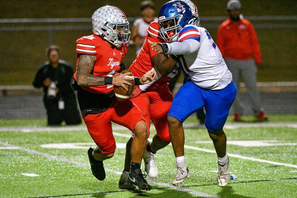 Archer, Grayson Lead All-Region 4-AAAAAA Football Awards - NewsBreak