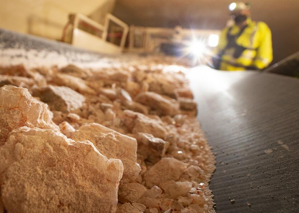 Fertilizer maker Mosaic cuts output after Iran war raises costs - NewsBreak