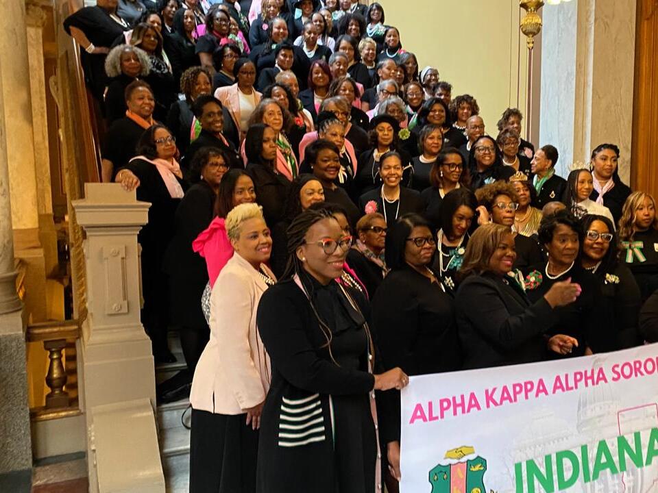 Members of the Alpha Kappa Alpha sorority gather at the statehouse to ...