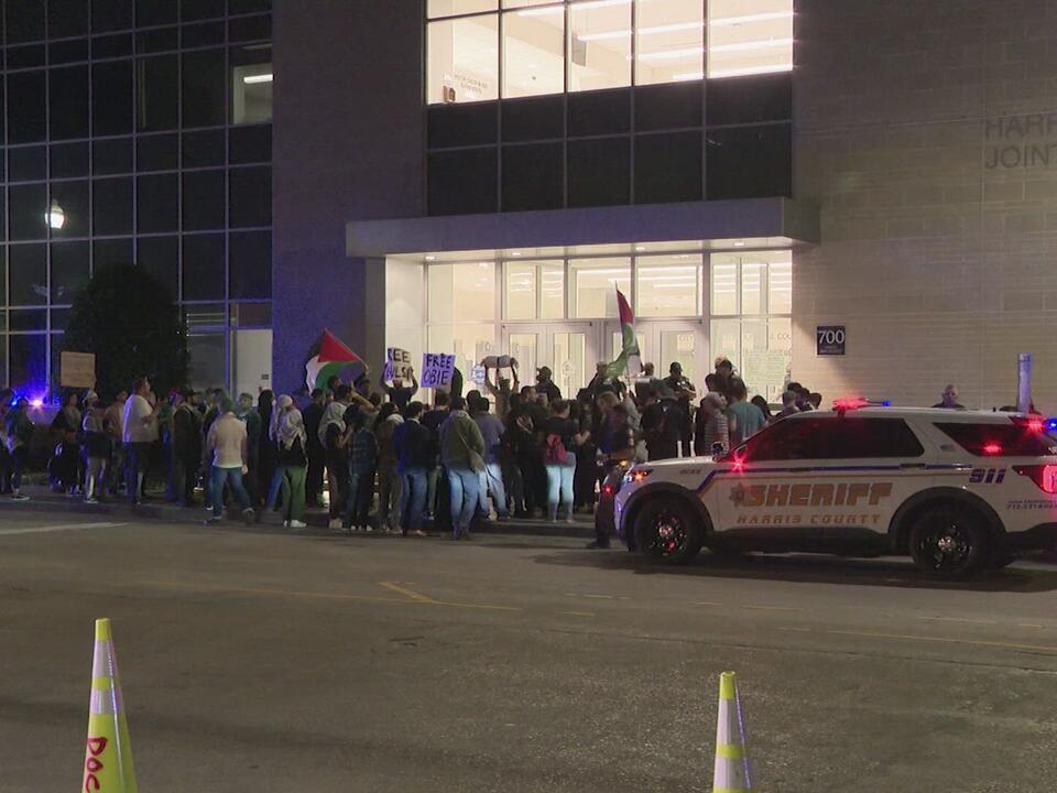 Protest held outside Harris County Jail when 3 protesters arrested ...