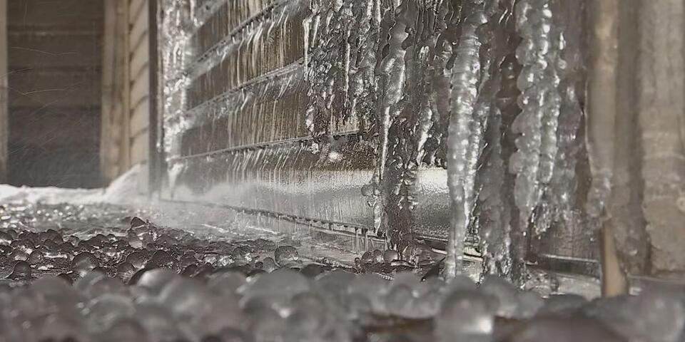 Bellevue apartment residents forced out after pipe bursts, flooding ...