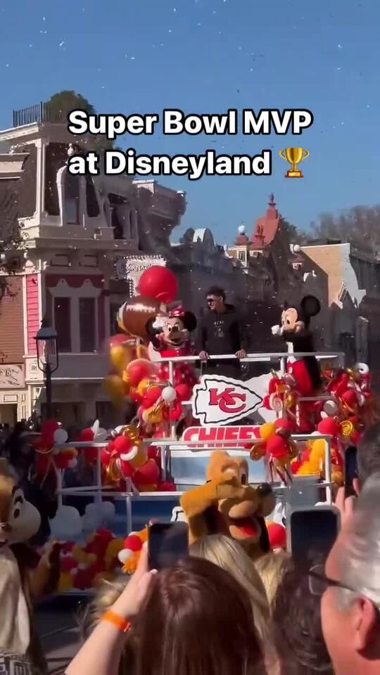 Patty Mahomes made it to Disneyland after backtoback Super Bowl wins ...