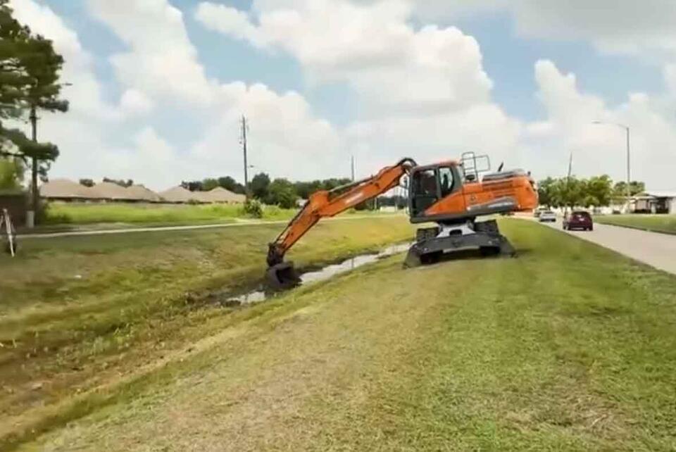 Video: The City Street & Bridge Department has tackled overgrown ...