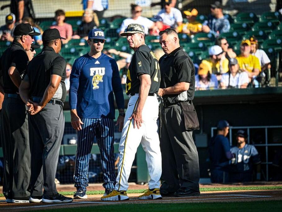 PHOTO GALLERY: Iowa Baseball vs Florida International