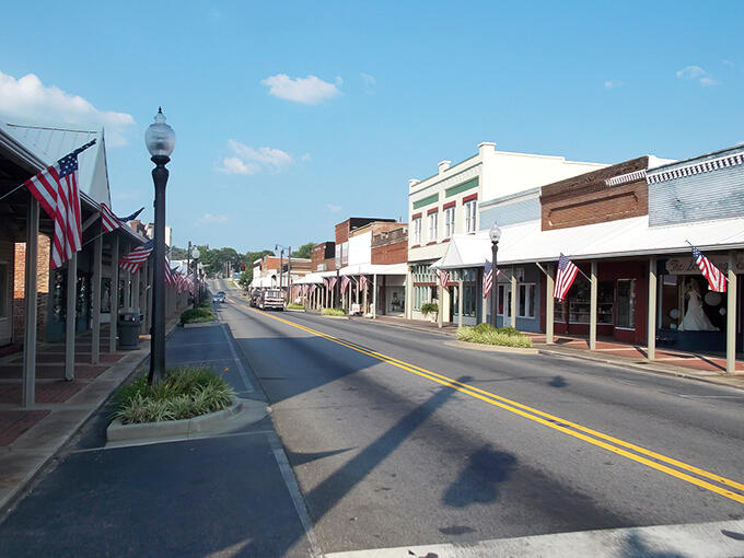 10 Small Towns In Alabama So Affordable, You Can Live On Social ...