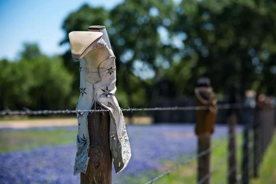 These Are 5 Reasons Why You’ll See A Cowboy Boot Upside Down On Fences ...