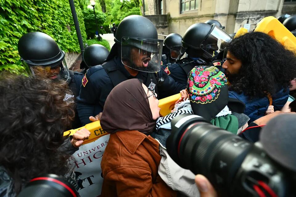UChicago Protest Encampment Cleared After Police, Student Standoff ...