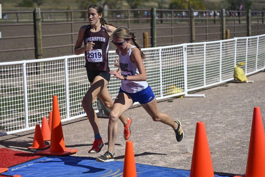 Stevens’ Kadance Holso holds off Spearfish’s Peyton VanDeest for win at ...