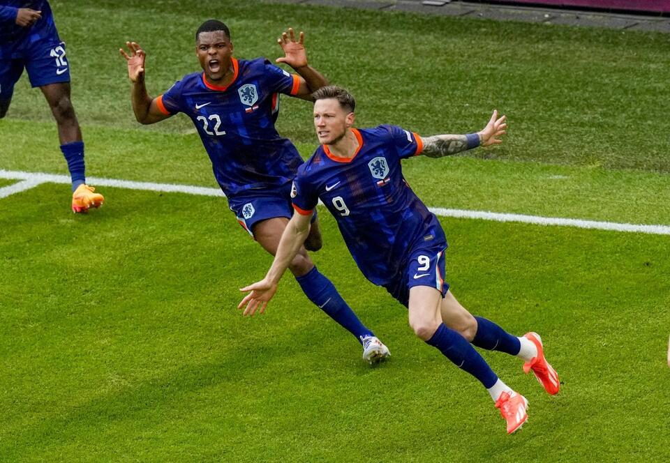 Weghorst returns from World Cup clash with Messi and lifts Netherlands ...