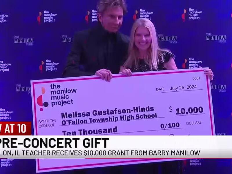 O’Fallon, Ill. teacher receives $10,000 grant from Barry Manilow