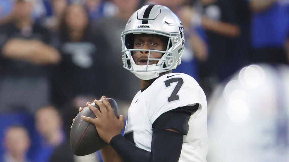Raiders are 'mildly concerned' about QB Geno Smith - NewsBreak