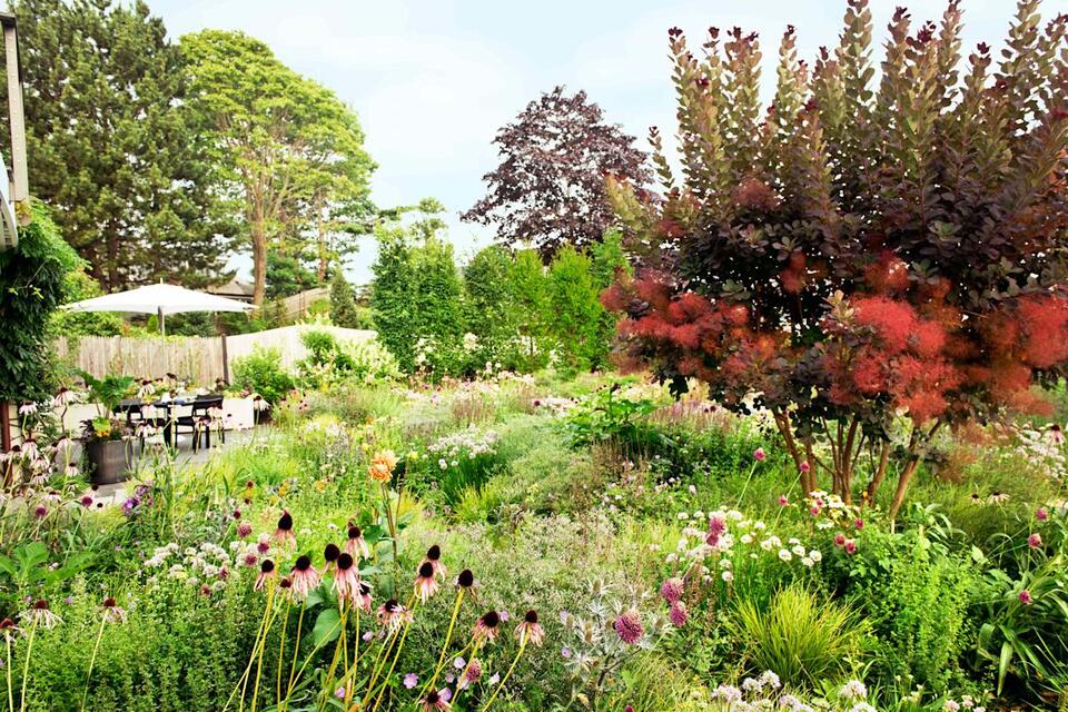 9 Easy Ways to Design a Garden That Looks Gorgeous in Any Season ...