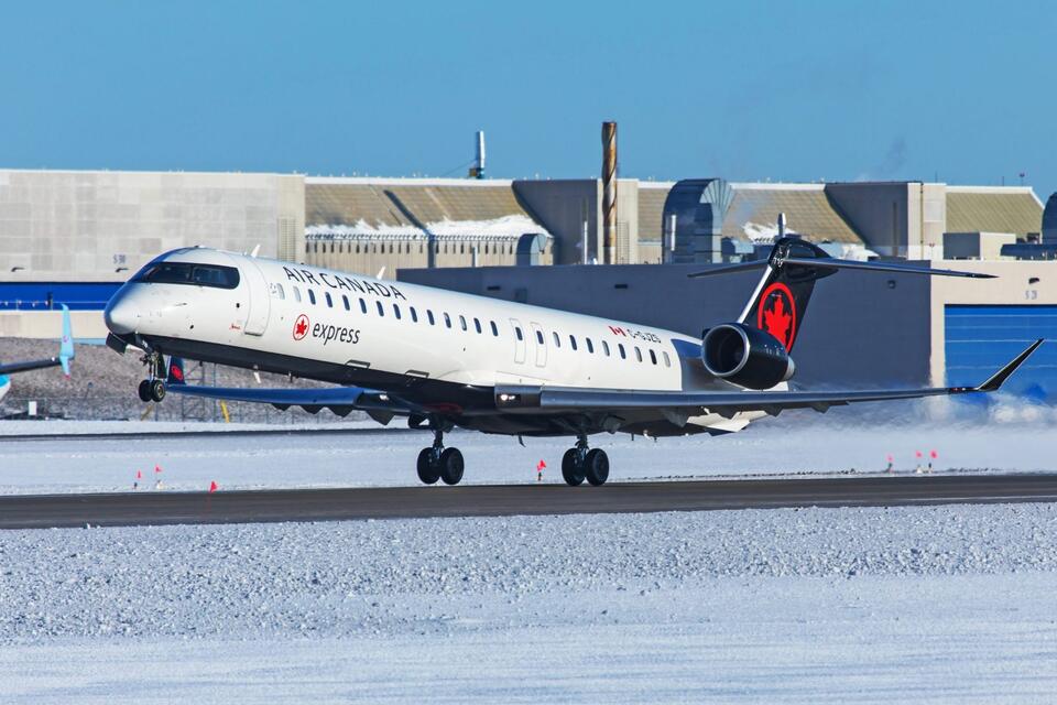 U.S.-Canada Flight Bookings ‘Collapse' - NewsBreak
