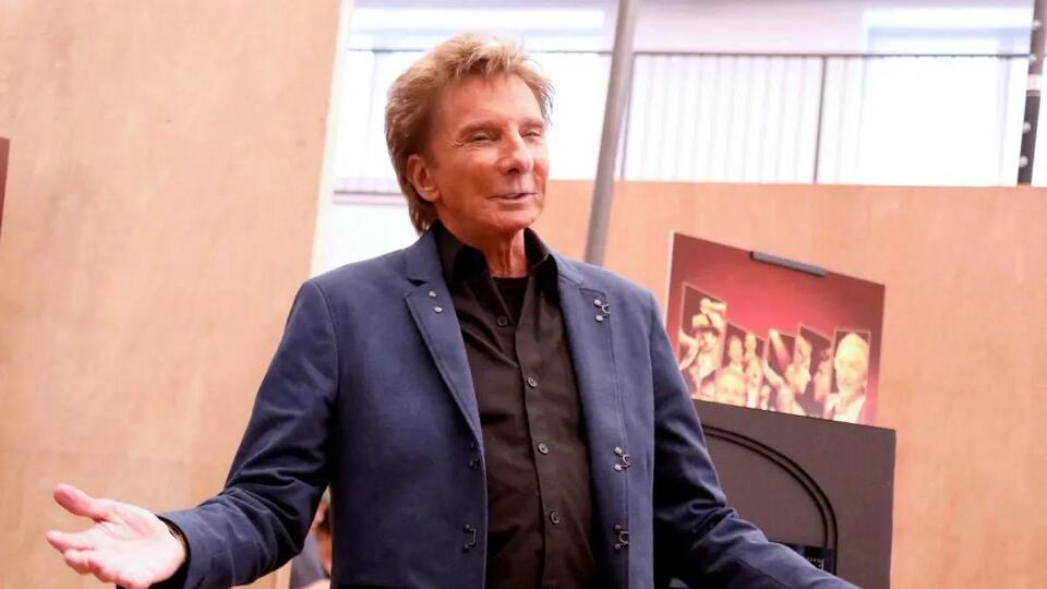 'It's Over': Barry Manilow Reveals Devastating Update on Career ...