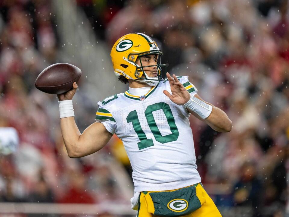 NFL Fans Fear the Worst After Gruesome Angle of Jordan Love’s Injury ...