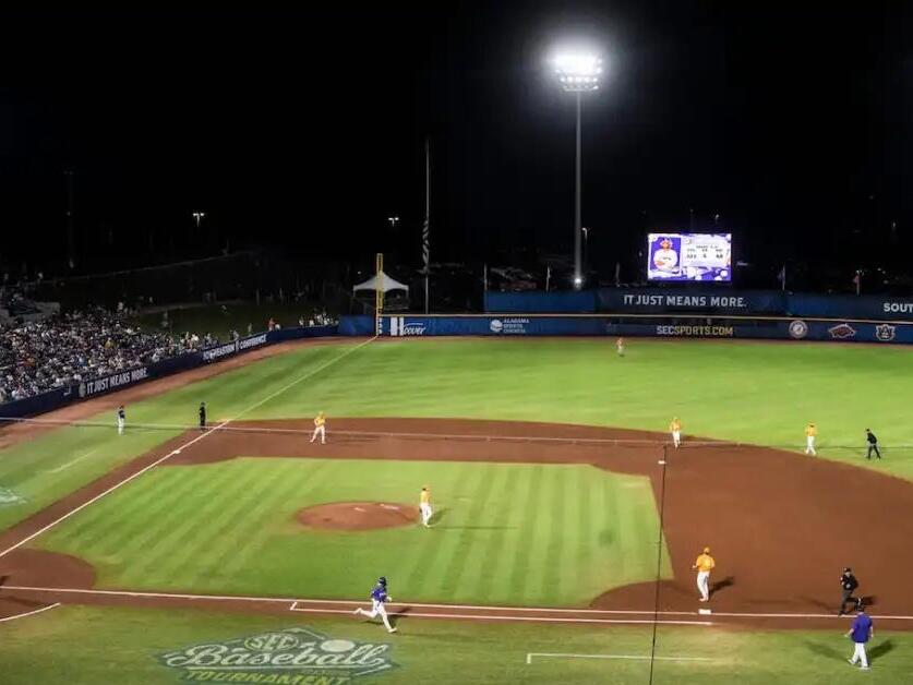SEC baseball standings, April 28: Conference title race tightens ...