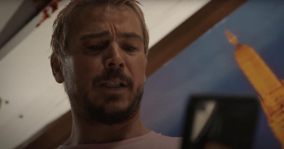 Josh Hartnett Struggles to Hide a Body in Fight or Flight Clip ...