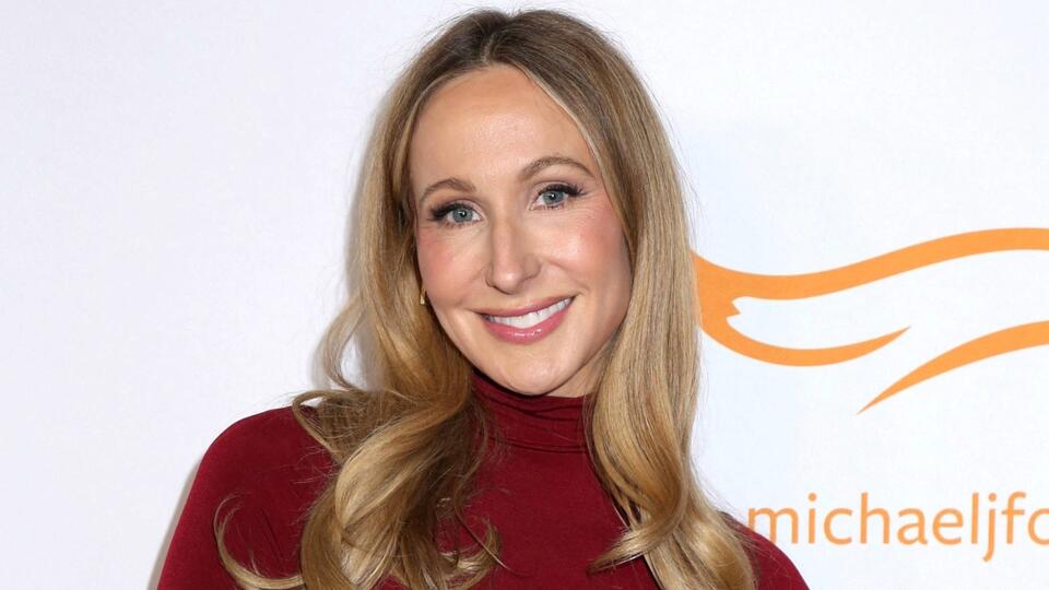 Nikki Glaser Shows Off Her Sleek Side in Velvet Mini at Michael J. Fox ...