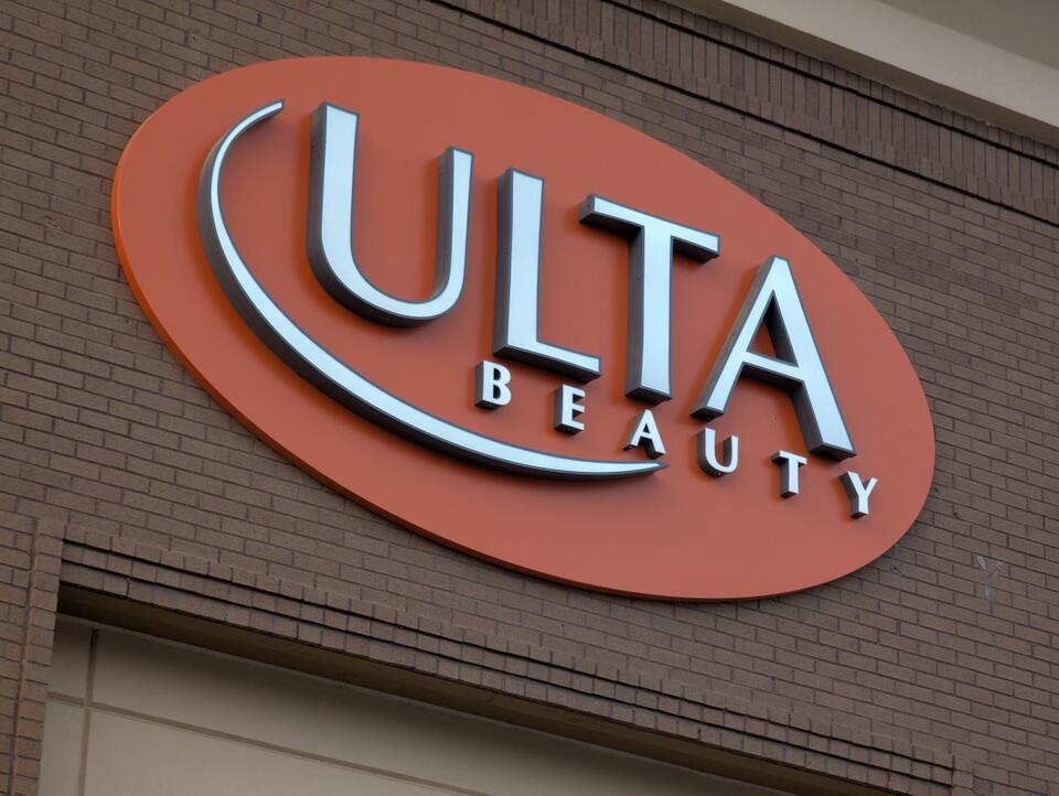 Ulta Is Selling a Gentle Face Cleanser That Shoppers Repurchase Again ...