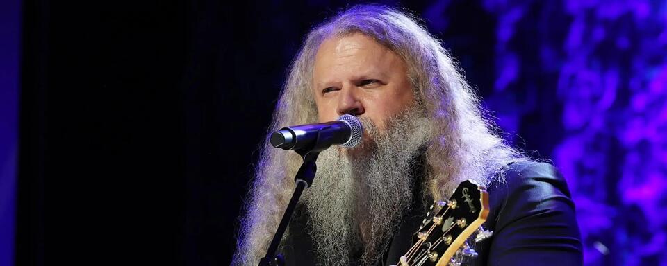 Behind the Meaning of Jamey Johnson’s “In Color” - NewsBreak
