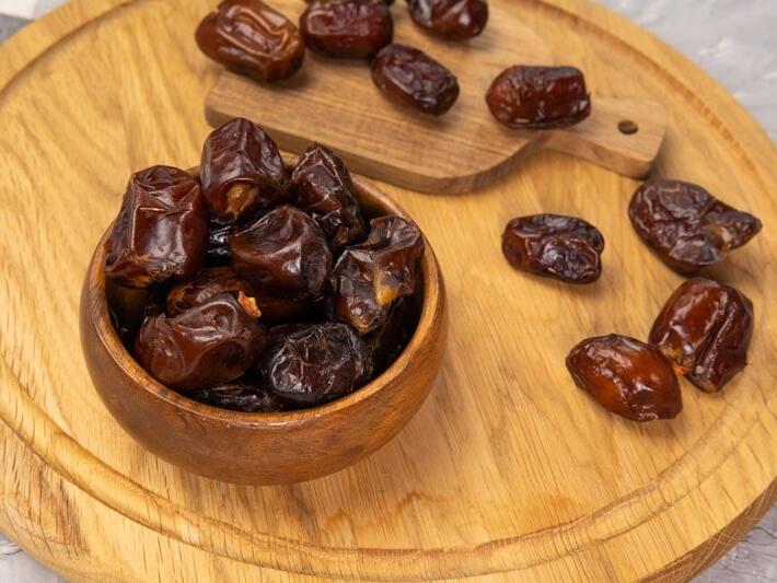 Dried Dates vs. Fresh Dates: The Sweet Comparison