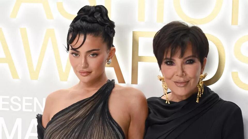 Kylie Jenner Hilariously Recreates Viral Meme With Mom Kris Jenner ...