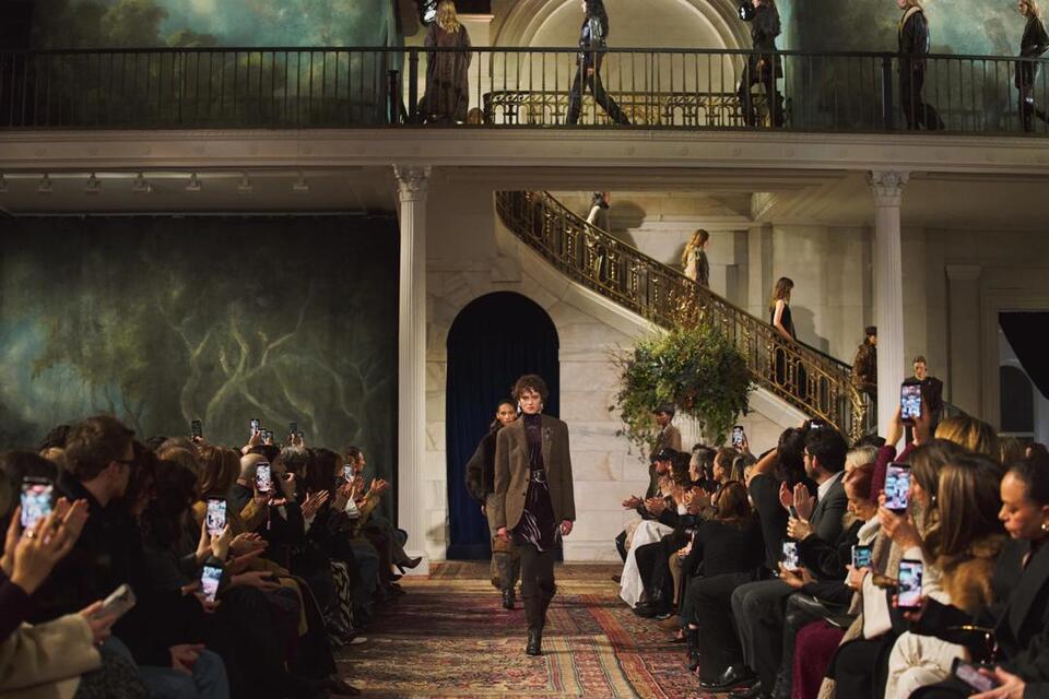 Ralph Lauren Presents Fall 2026 Women’s Collection in Intimate Runway ...