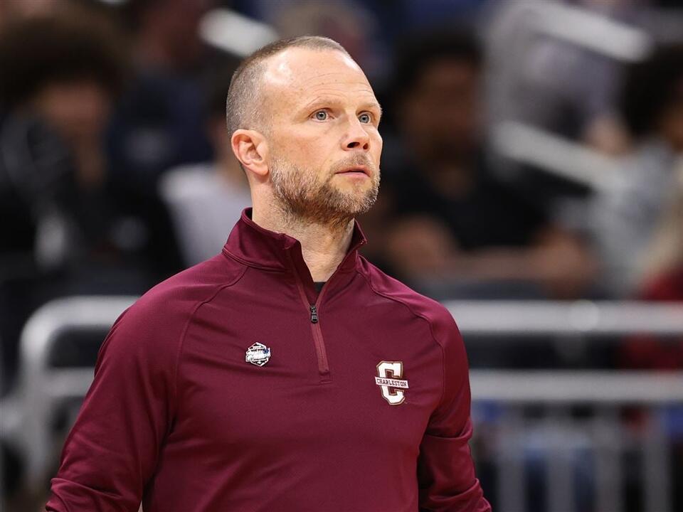 Louisville hiring Pat Kelsey: Charleston coach makes move after leading ...