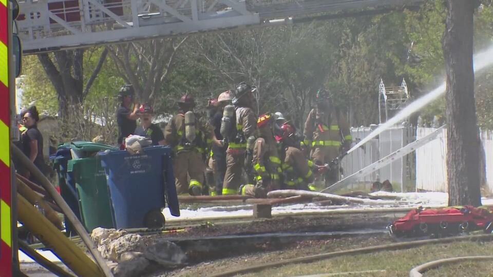 SA firefighters fight house fire in Alta Vista neighborhood amid Red ...