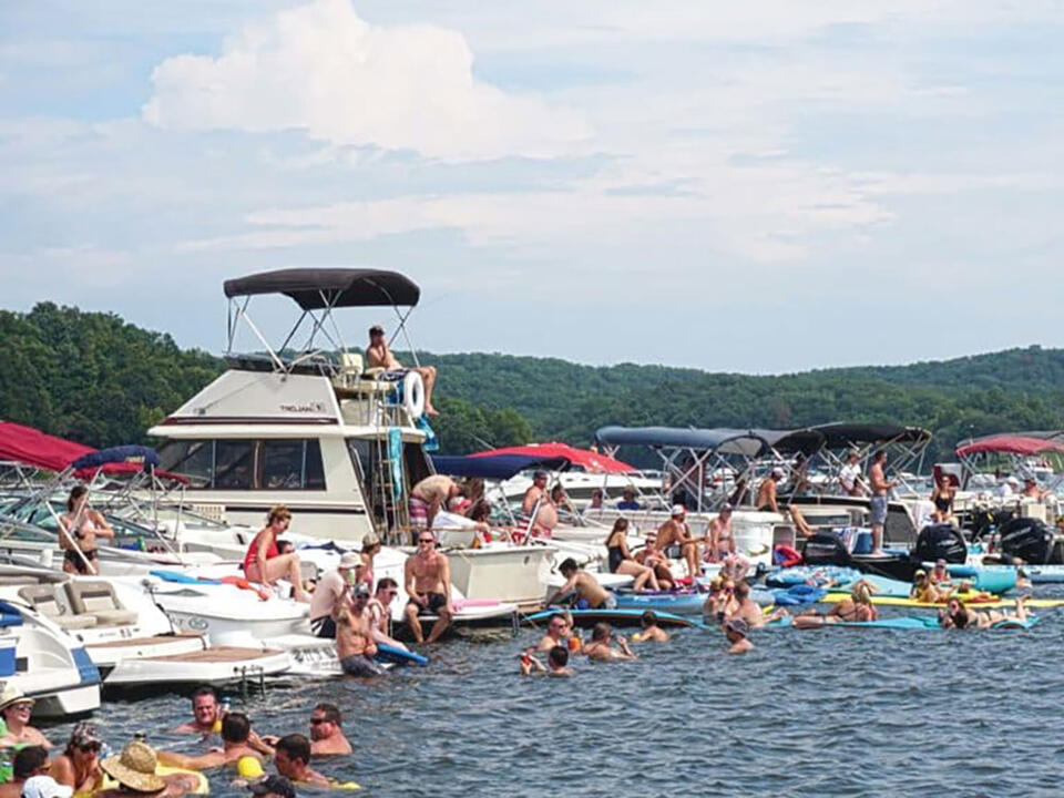 Florida Boaters Involved in Wild Brawl at Popular Sandbar - NewsBreak
