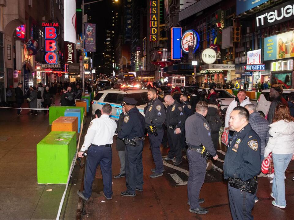 7 arrested, 12 sought after teen is chased by mob, stabbed in Times Square