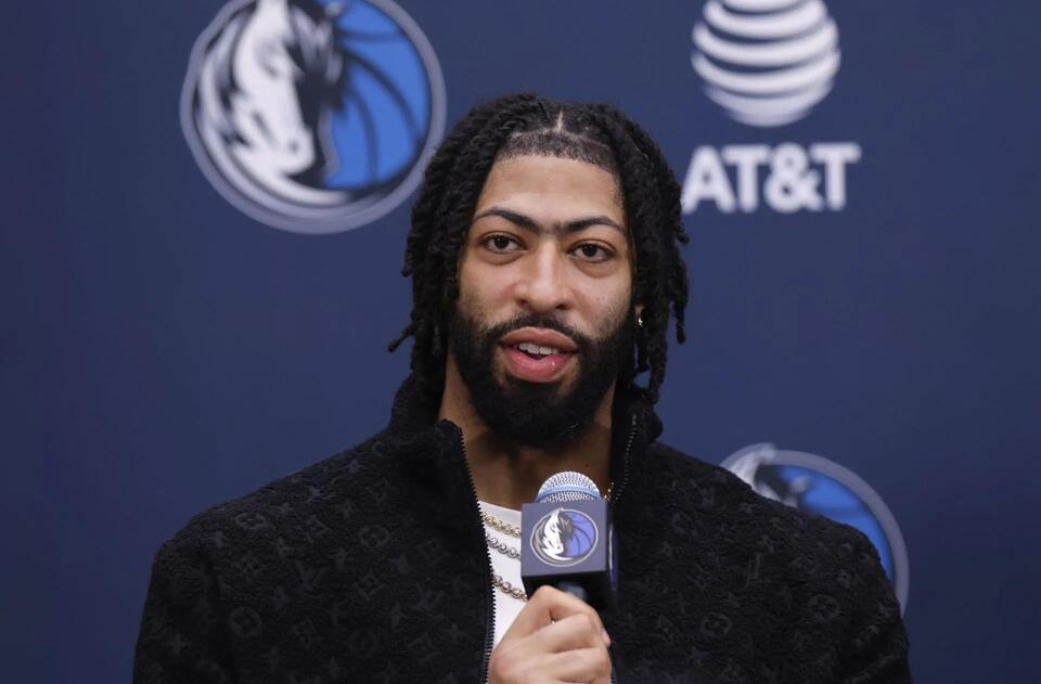 Online memes erupt as Anthony Davis' trade reaction goes viral - NewsBreak