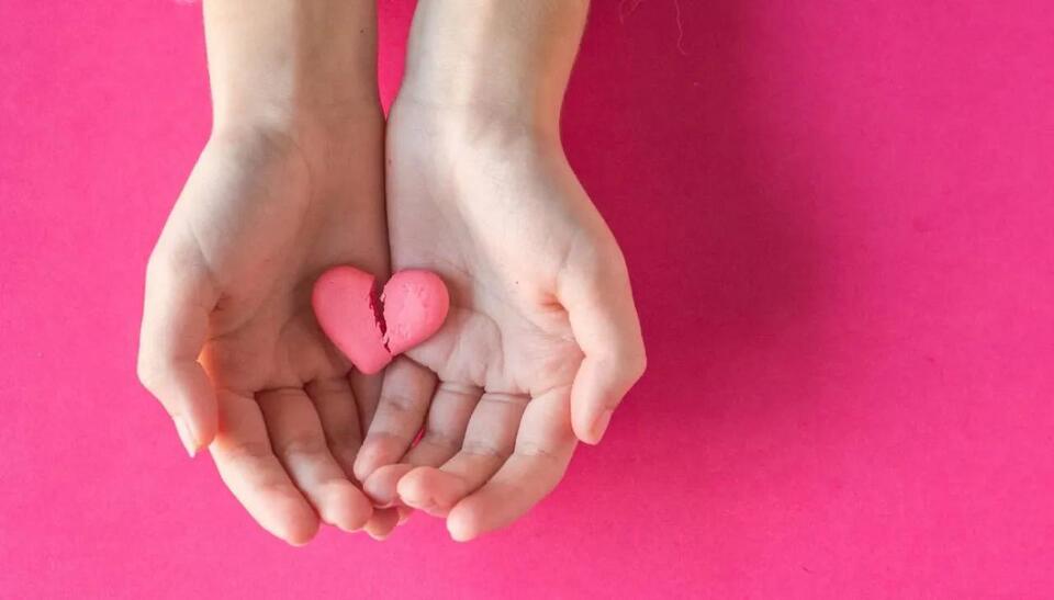 Broken Heart Syndrome Symptoms Can Mimic a Heart Attack—What You Need to Know to Stay Safe ...