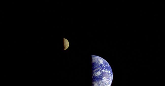 On This Day In Space: Sept. 18, 1977: Voyager 1 Takes 1st Photo Of ...